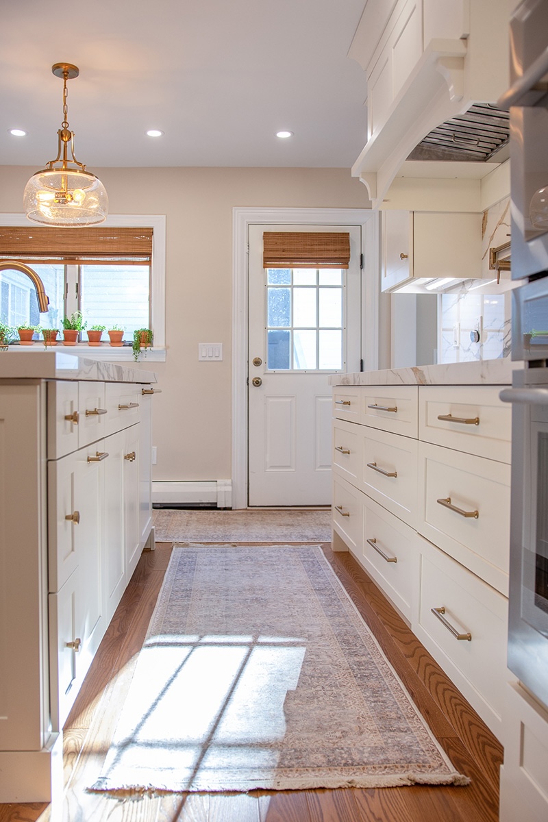 Small Transitional Lakeside Kitchen - Showplace Design Center