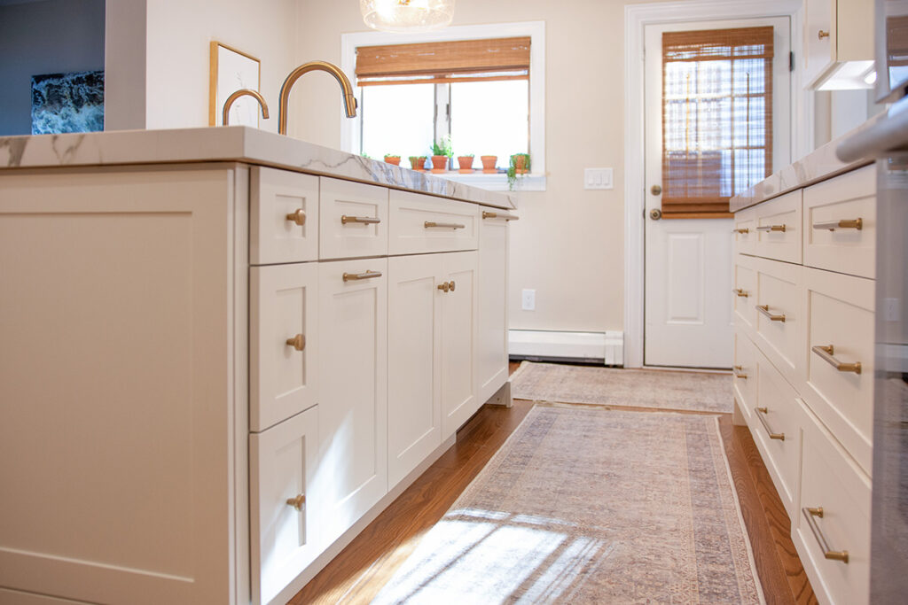 Small Transitional Lakeside Kitchen - Showplace Design Center